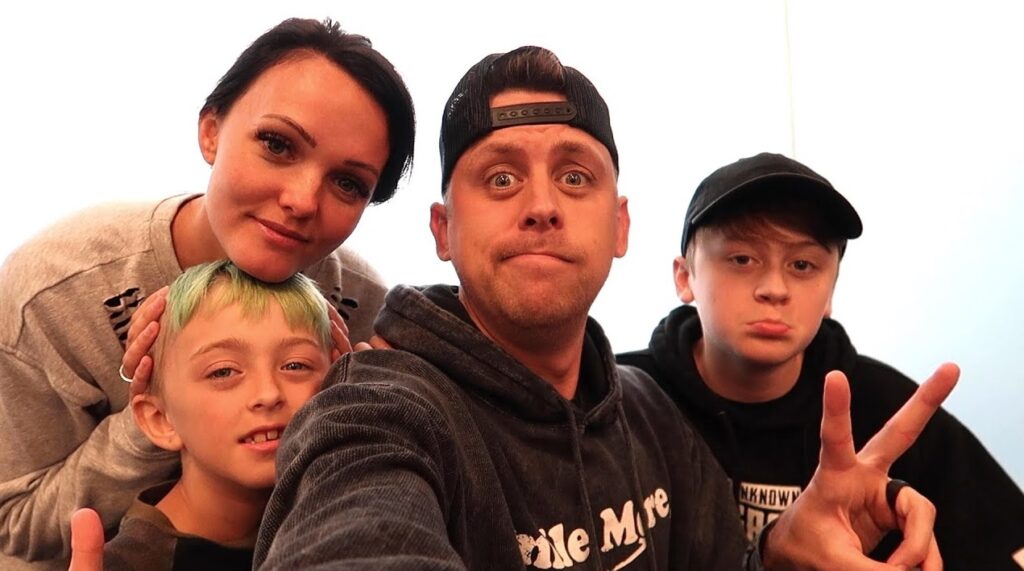 Roman Atwood Merch - Online Shop
